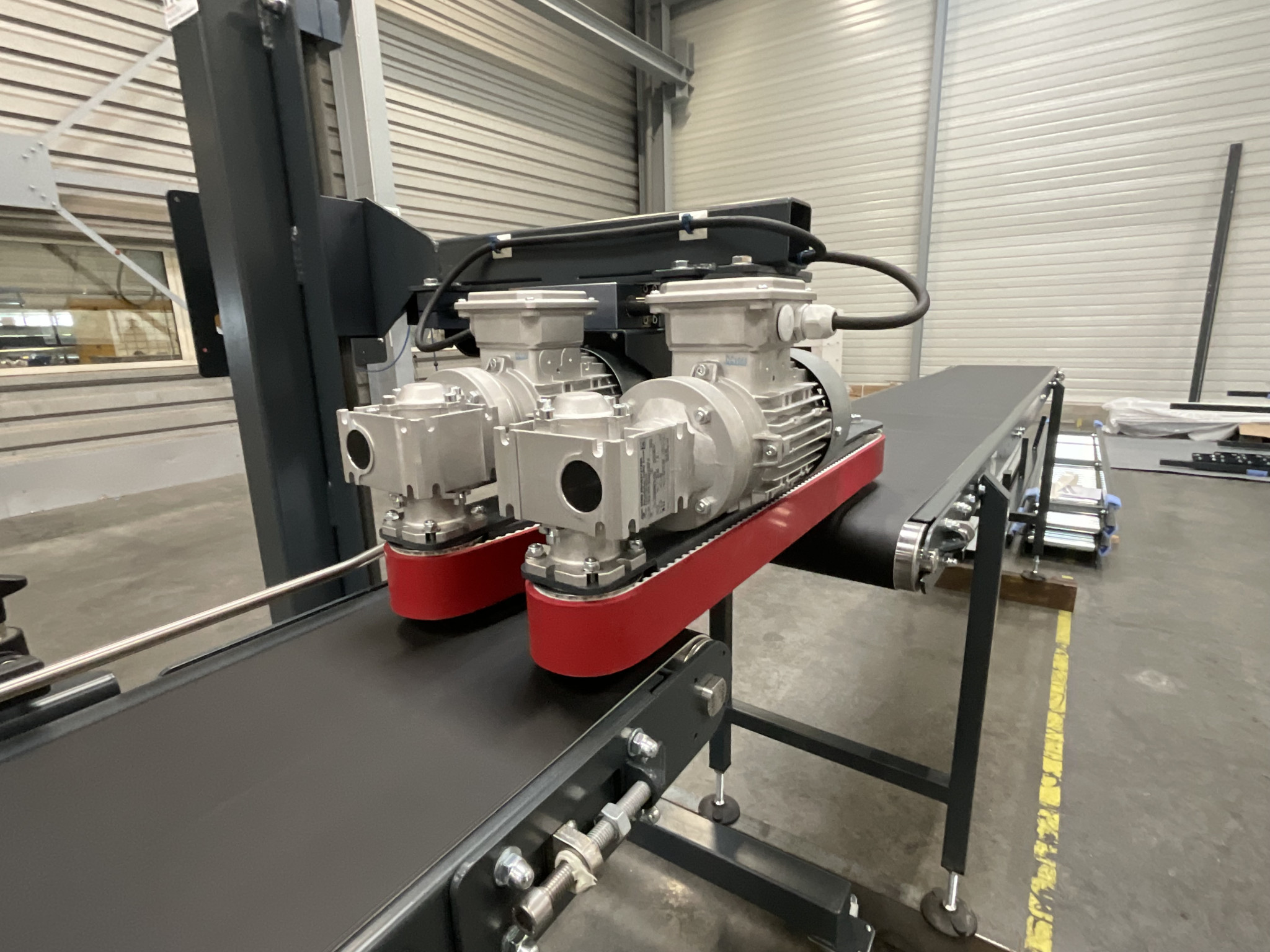 Convoyeur bi bande | MSM Ingéniérie